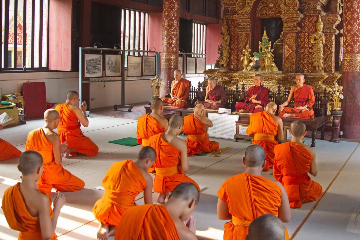 7 Daily Habits Of Monks Which Boost Happiness Instantly