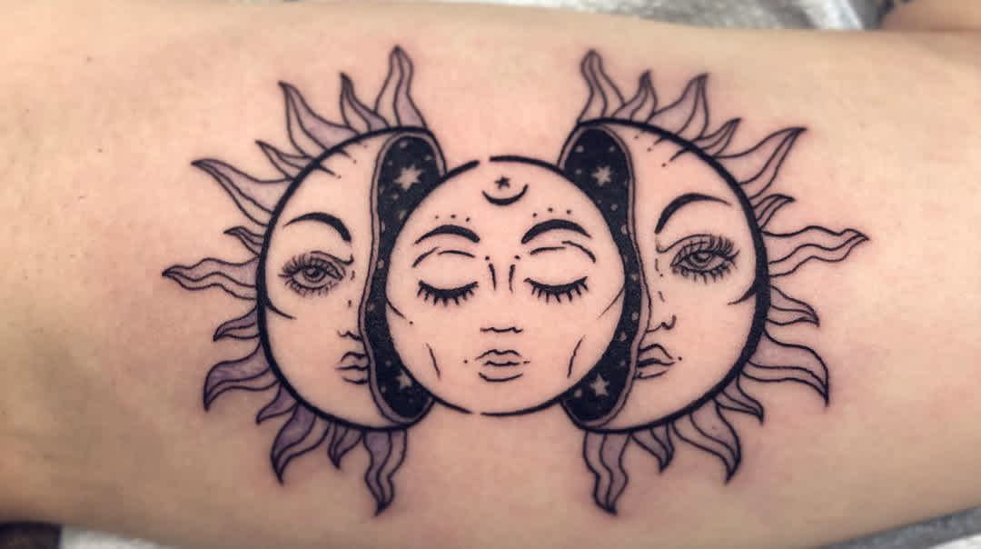 25 Beautiful Moon Tattoos for Women - Pulptastic