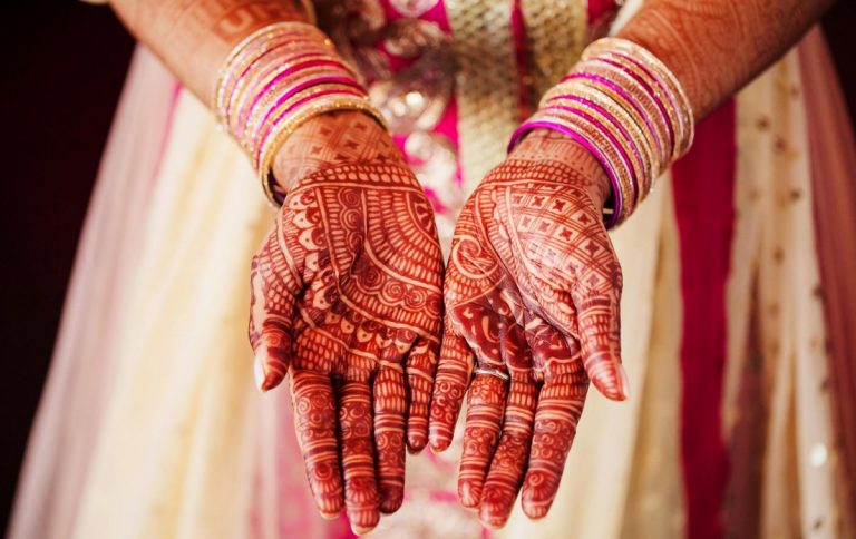 26 Elegant Henna Tattoo Designs For Women - Pulptastic