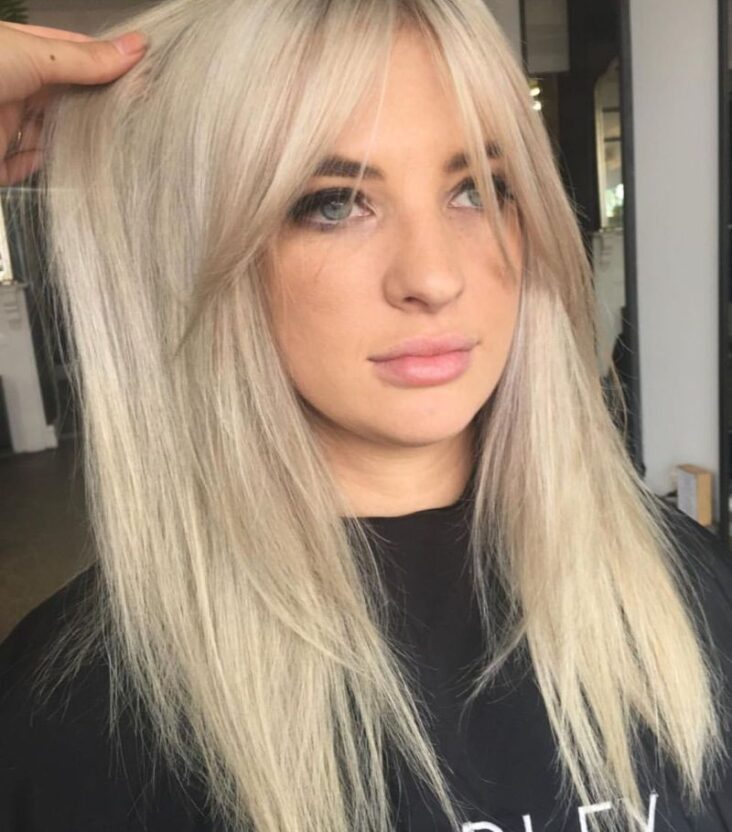 33 Best Curtain Bangs Hairstyles For Women in 2022 - Pulptastic